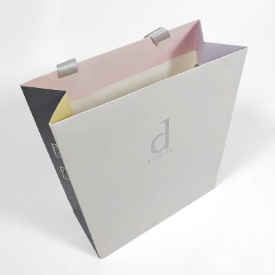 Cina Stampa offset con manicotto di patch, sacchetto di carta per acquisti personalizzati durevoli e riciclabili in vendita