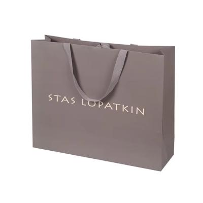 Cina Imballaggio sacchetto di carta per abbigliamento scarpe logo personalizzato stampato sacchetti di carta di lusso in vendita