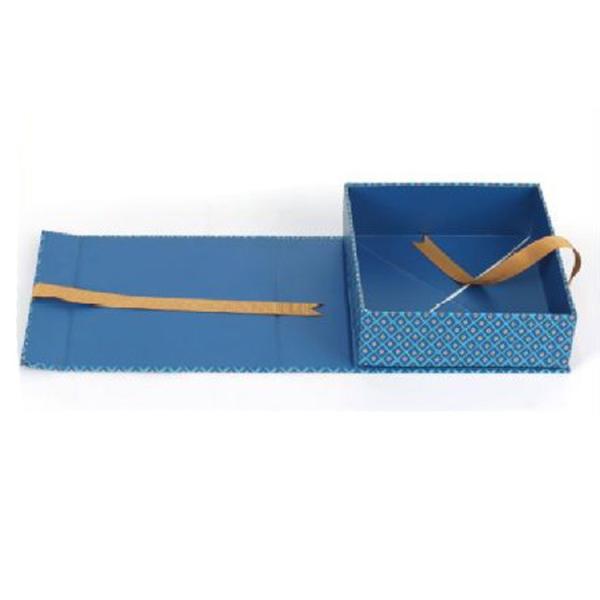 Quality Luxury Custom Apparel Packaging Boxes CMYK Logo Matte Magnetic Closure Gift Box for sale