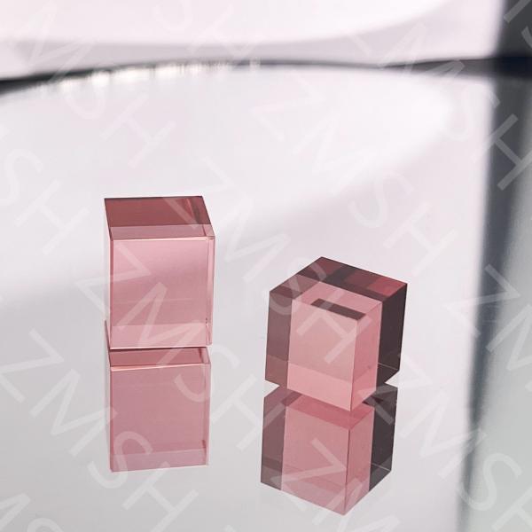 Pink Synthetic Sapphire Al2O3 Raw Materials Jewelry Industry High Hardness Mohs Hardness 9 Elaborate Processing