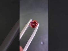 In het laboratorium geteelde Padparadscha saffier voor sieraden en luxeproducten