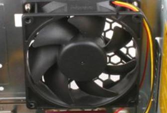中国 静かで強力な12V DCコンピュータファン AWG26 冷却用リードワイヤー 販売のため