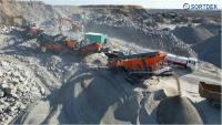 China Crawler Mobile Screen Machine With Three Layer Screen Design for sale