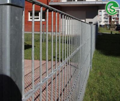 China high quality 4ft galvanzied wire mesh vertical corten metal fencing for sale