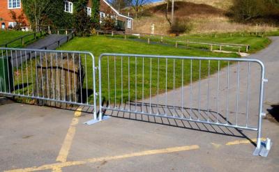 China Hot dipped galvanzied bike rack barricade price powder coated pedestrian walkway barriers specificaiton for sale