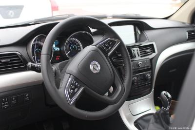 Cina Usato Dongfeng Rosso Blu 4x4 4x2 Pickup Truck Diesel Auto Con Cargo 110kw 150hp in vendita