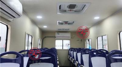 China 4-6L motorcapaciteit 6x6 woestijn 30 zitplaatsen bemanningsbus voor Afrika Passagiersvervoertuig Te koop