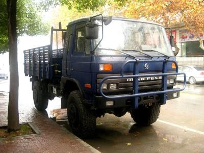 Cina Finestra automatica Dongfeng 4x2 4x4 AWD 5T 10T camion merci del deserto con sistema multimediale in vendita