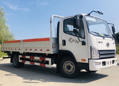 Cina 4x2 camion leggero a letto piatto con finestra manuale e piastra di colonna tipo serbatoio di carico in vendita