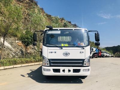 Cina 4x2 camion leggero a letto piatto con finestra manuale e piastra di colonna tipo serbatoio di carico in vendita