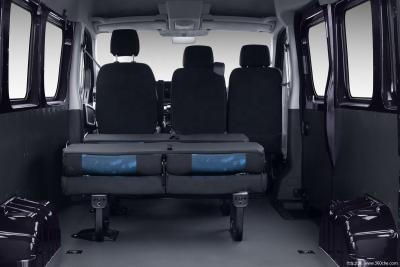 China 10-16 Seat Light Passenger with 2.5L Displacement and DONGFENG ZD25D14-5N Engine for sale