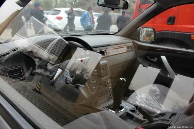 Cina Pickup a motore diesel a quattro ruote con serbatoio di carico ≤ 4,2 m di lunghezza e opzioni di colori multipli in vendita