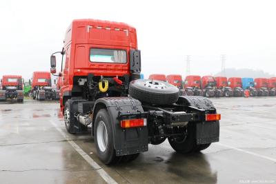 Cina Dongfeng 4x2 Heavy Truck Tractor con capacità di traino di 25 tonnellate e motore Cummins Diesel in vendita