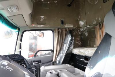 Cina Dongfeng 4x2 Heavy Truck Tractor con capacità di traino di 25 tonnellate e motore Cummins Diesel in vendita