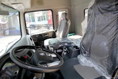 Cina Furgone di carico Dongfeng leggero e resistente per il trasporto personalizzato 4x2 o 4x4 in vendita