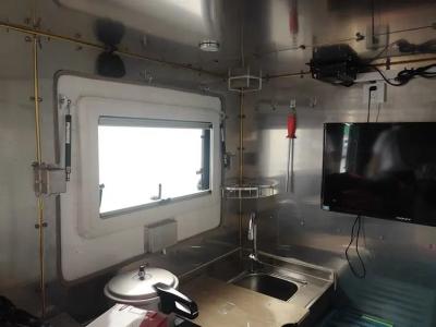 Cina Tipo di guida 4x4 Off Road RV Motorhome con capacità del motore di 6L e accessori per tendine in vendita