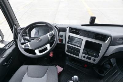 China Volledig elektrische tractor met een capaciteit van 40 ton met 6x4 wiellaandrijving en touchscreen Te koop