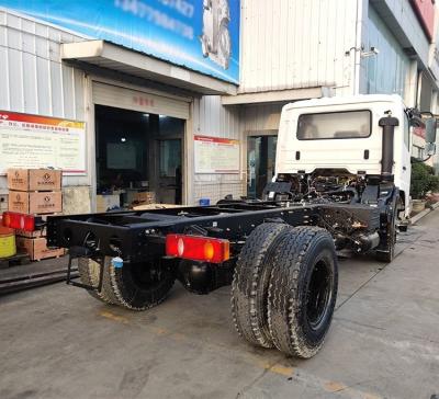 Cina Camion da carico multifunzionale Dongfeng cabina singola 4x2 tipo di trazione Mezza fila di sedili in vendita