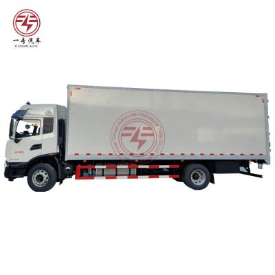 Cina Dongfeng 4x2 230 hp 10T 12T 15T Euro5 camion con pneumatici 9.00R20 16PR in vendita