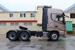 Cina Camion pesante Dongfeng 6x4 da 520 CV con capacità di traino di 40 tonnellate e telecamera posteriore in vendita