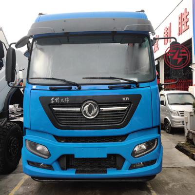 Cina EURO 5 10 tonnellate Dongfeng 4x2 Stake Cargo Truck con passo tra le ruote di 5000 mm e trasporto di animali in vendita