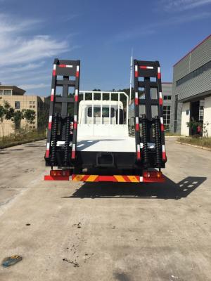 Cina Camion rammollitore Dongfeng 4x2 10 tonnellate mini escavatore a letto piatto Macchine di trasporto in vendita