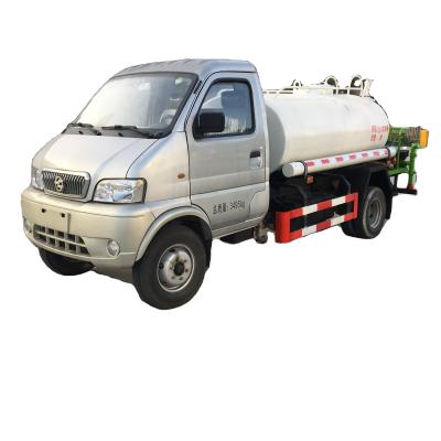 Cina Cisterna per l'acqua Camione per il trasporto Dongfeng 4x2 Mini 2CBM/2000Litri per la spruzzatura dell'acqua in vendita