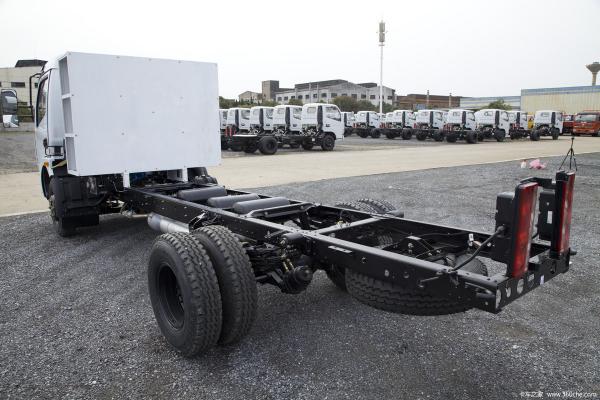 Quality 105KW 4 Ton Tow Capability CNG Truck Clean Energy Natural Customized CHAOCHAI for sale