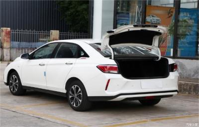 中国 5人座全輪駆動セダン 排出量ゼロ 充電時間1時間未満 販売のため