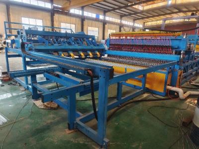 China Aperture Size 50x200mm Fence Height 2.5m Fence Mesh Welding Machine for sale