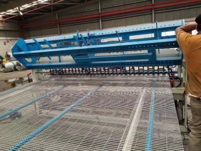 China Gat 12.7x76.2mm Gevangenbewaarder 358 Anti beklimt Omheining Mesh Welding Machine Te koop