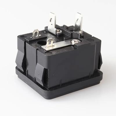 Chine Prise de courant alternatif C14 prise noire avec fusible 10A entrée 250V connecteur mâle mise à la terre Standard vie facile à vendre