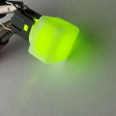 中国 小型SPSTは立方体の帽子が付いている押しボタンスイッチIP40を照らした 販売のため