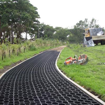 China Nonslip Plastic Grass Grid Mats For Horse Stalls Mud Control 40mm for sale