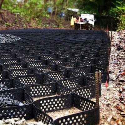 China Gestructureerd met gaten HDPE Geocell Hoog Cellulair Opsluitingssysteem Honingraat HDPE Geocell voor Wegfundering Hellingbescherming Parkeerplaats Oprit Keermuur Te koop