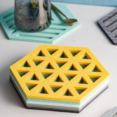 中国 Custom Hexagon Drink Cup Hollow Decorative Felt Coaster Set Fancy For Gift 販売のため