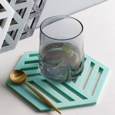 中国 Custom Hexagon Drink Cup Hollow Decorative Felt Coaster Set Fancy For Gift 販売のため