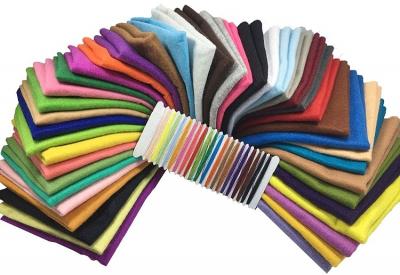 Cina Color Non Woven Polyester Felt Fabric Roll 10 - 200gsm in vendita