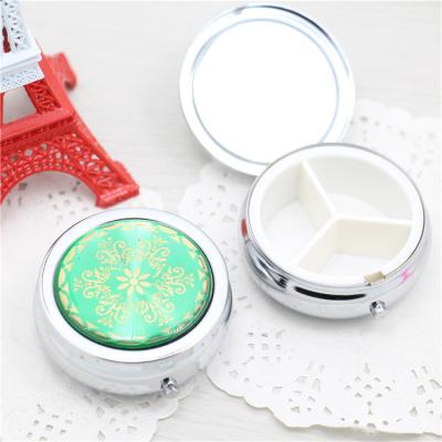 Cina Creative  Portable Travel Small Metal Pill Box With 3 Compartments in vendita