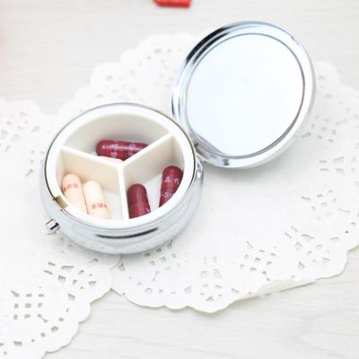 Cina Creative  Portable Travel Small Metal Pill Box With 3 Compartments in vendita