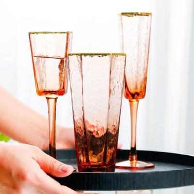 Cina Nozze Champagne Glasses di Rim Pink Water Goblets Handmade dell'oro in vendita