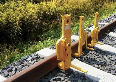China 2.5 to 10 ton Railway Jack Mechanical Jack Lifter for sale