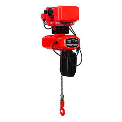 Le véhicule doit être équipé d'un système de freinage à chaîne électrique de 400 V IP54 de 5 tonnes et d'une suspension à crochet