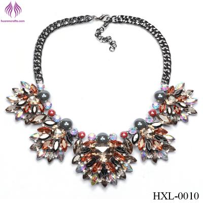 China Fashion flowers lady bright beads diamond necklace exaggerated flower necklace for sale