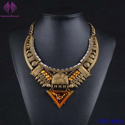 China Fashion Crystal Triangle Statement Chain Pendant Short Necklace Bib Collar Hot for sale