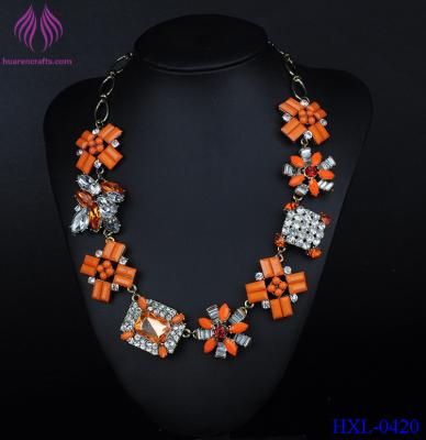 China New Collares Flower Crystal Pendant Necklace Fashion Statement Necklace for Women for sale