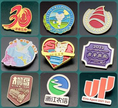 China Custom Cartoon Animation Metal Lapel Pin Badge met zachte en harde glazuurcollectie Te koop
