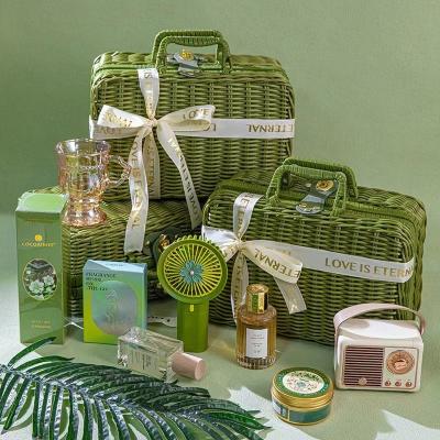 China Grüner Weinkorb Handgeschenk Funktional für Alumni-Beziehungen / Klassentreffen zu verkaufen