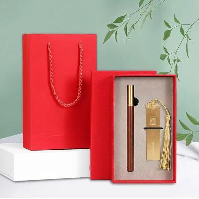 Cina Relazioni con gli alunni e riunioni di classe Scatola regalo culturale classica con penna di legno in vendita