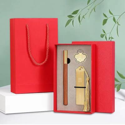 Cina Relazioni con gli alunni e riunioni di classe Scatola regalo culturale classica con penna di legno in vendita